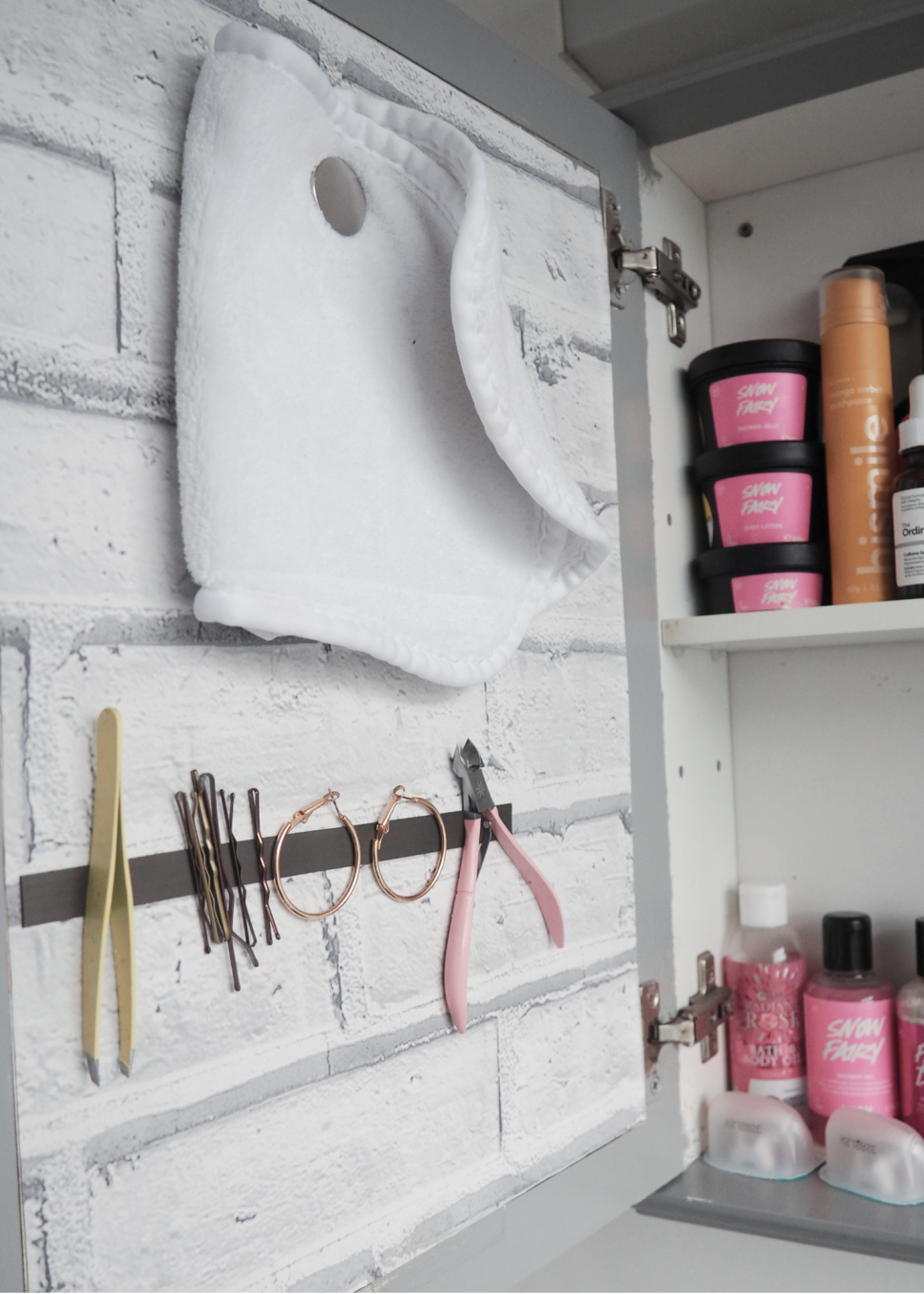 Magnetic Hacks To Declutter Your Bathroom - FIRST4MAGNETS® | BLOG | THE ...